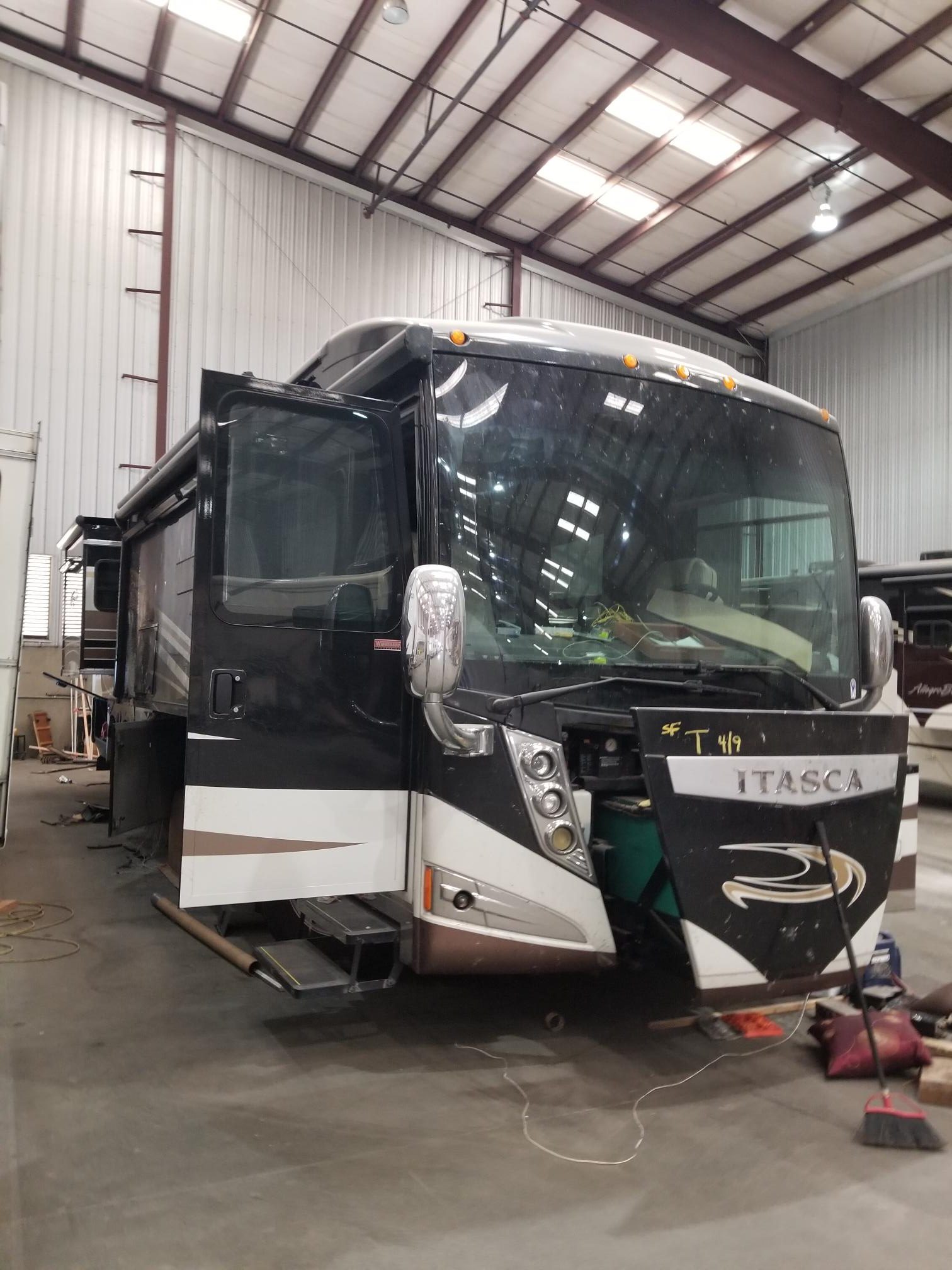 2014 Winnebago Itasca Ellipse 42QD Class A Diesel Coach - True RV True RV