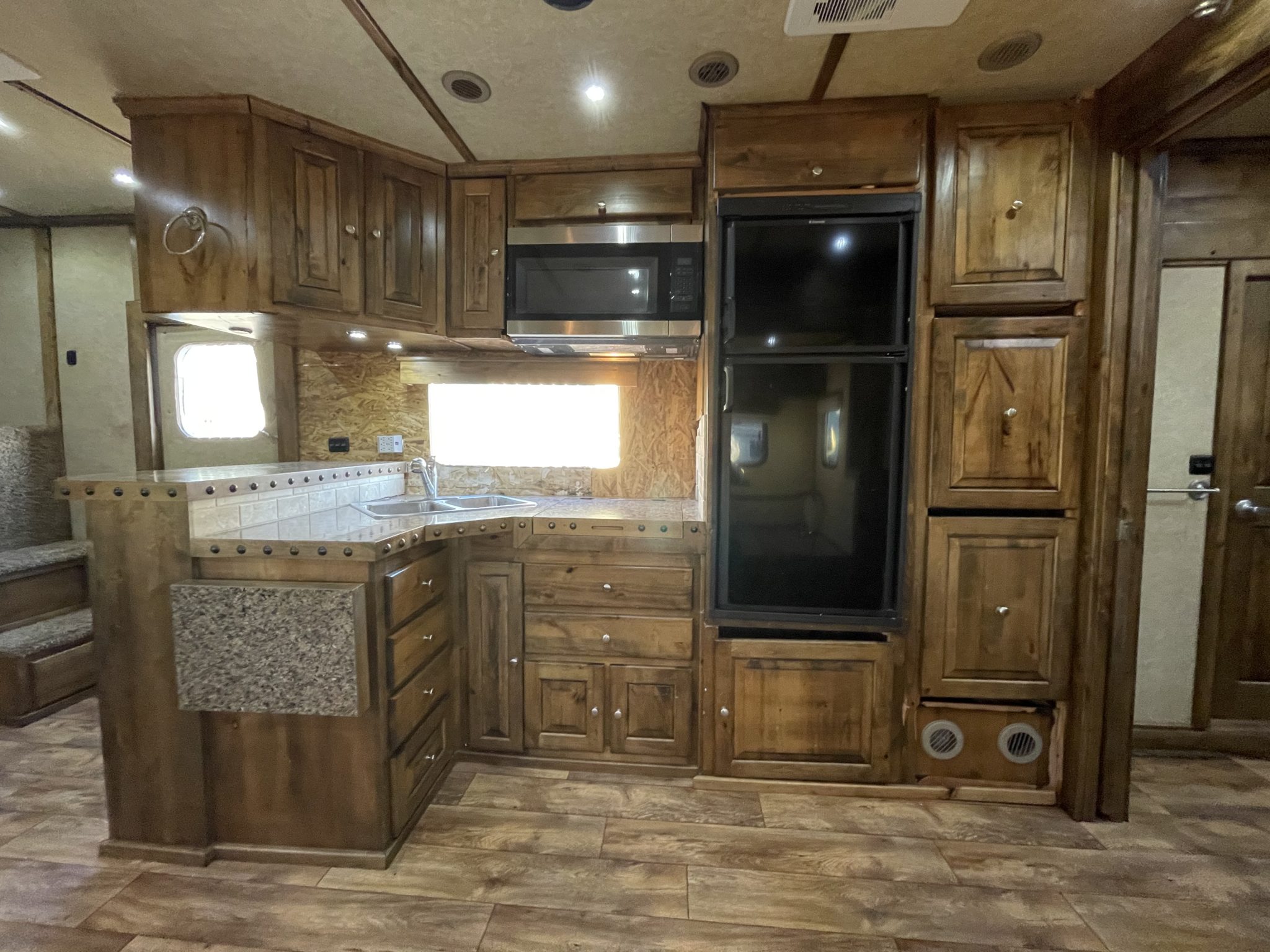 2015 LOGAN COACH RAZOR 4 HORSE TRAILER WITH LIVING QUARTERS "53 FT ...