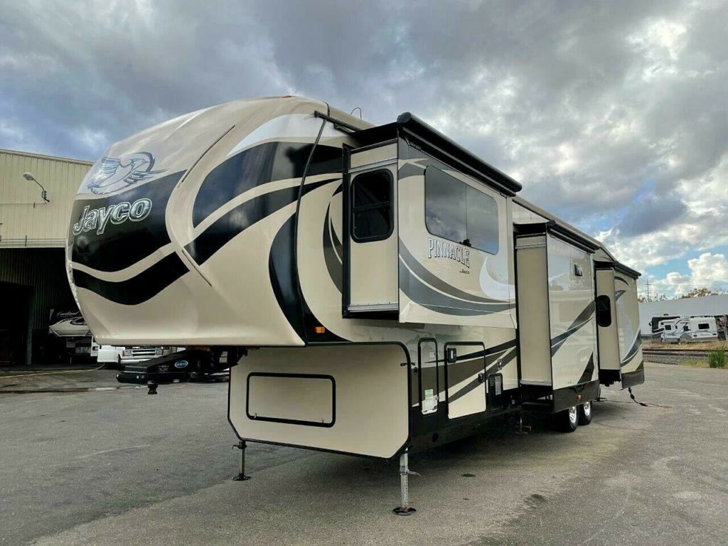 2015 Jayco Pinnacle 38 FLSA - True RV True RV