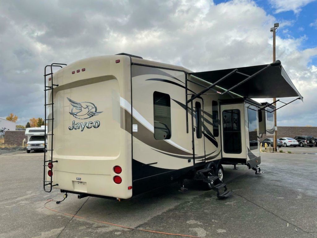 2015 Jayco Pinnacle 38 FLSA - True RV True RV