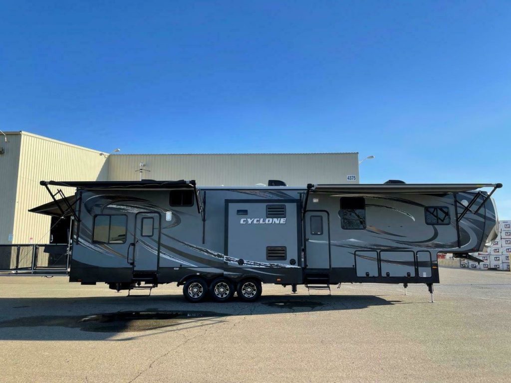 2014 Heartland Cyclone 4100 - True RV True RV
