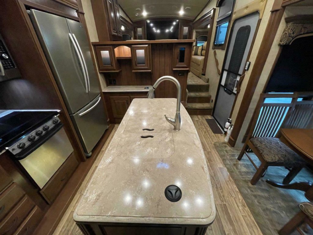2015 Jayco Pinnacle 38 FLSA - True RV True RV