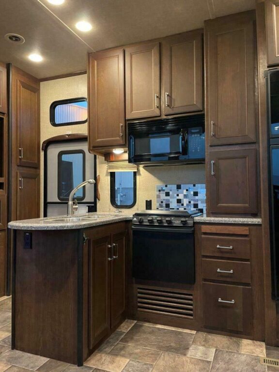 2015 KEYSTONE FUZION 325 TOY HAULER FIFTH WHEEL - True RV True RV