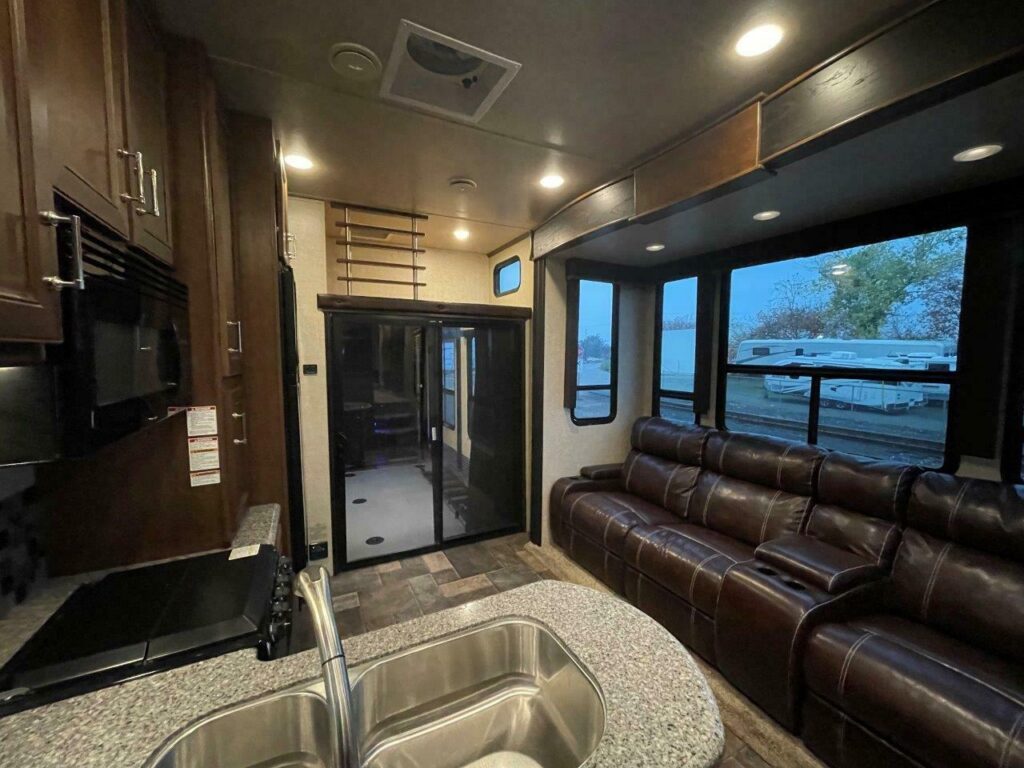 2015 KEYSTONE FUZION 325 TOY HAULER FIFTH WHEEL - True RV