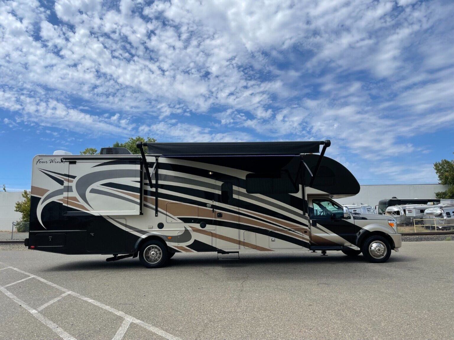 2015 THOR FOUR WINDS 35SF SUPER C DIESEL MOTORHOME BATH & HALF "RARE ...