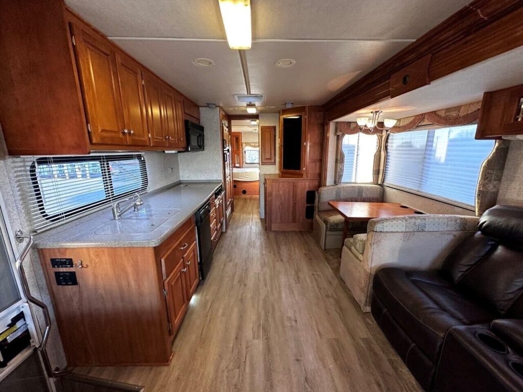 2006 GULF STREAM SUN VOYAGER 8368 CLASS A MOTORHOME - True RV True RV