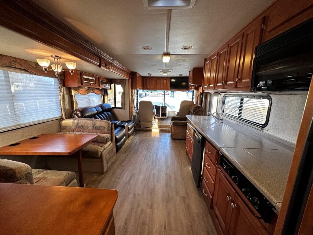 2006 GULF STREAM SUN VOYAGER 8368 CLASS A MOTORHOME - True RV