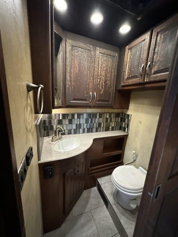 2016 Fleetwood Discovery 40E CLASS A COACH DIESEL PUSHER MOTORHOME ...