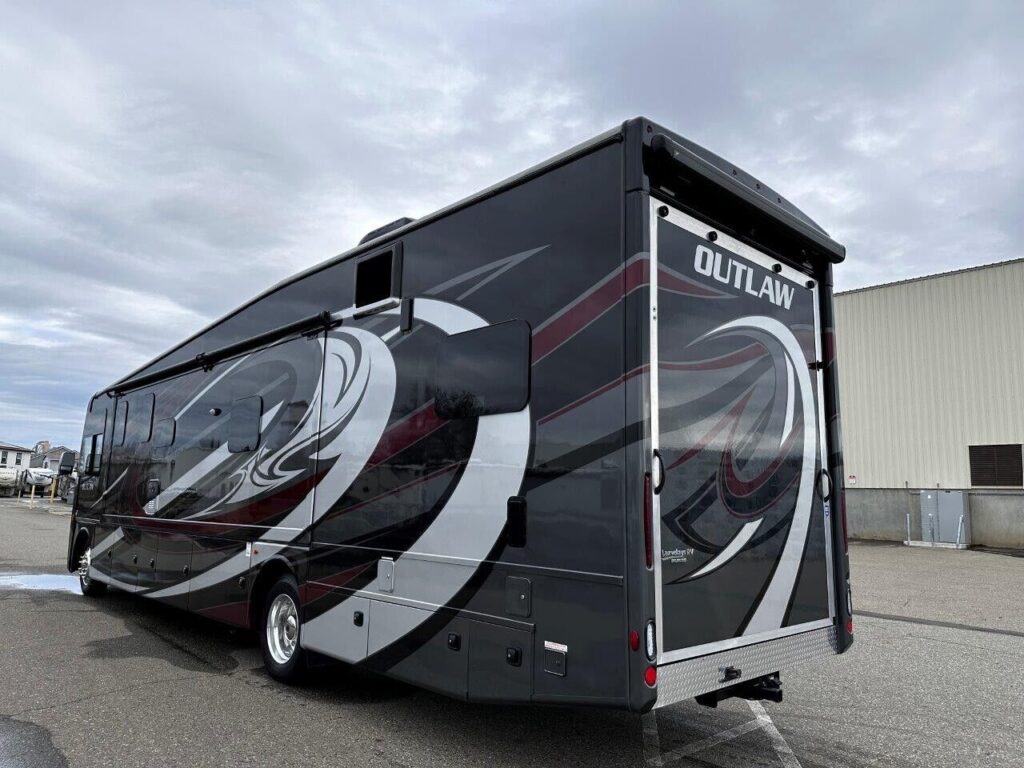 2020 THOR OUTLAW 38 MB CLASS A MOTORHOME "TOY HAULER" - True RV True RV