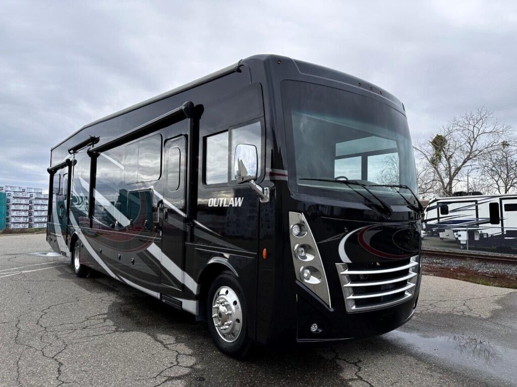 2020 THOR OUTLAW 38 MB CLASS A MOTORHOME "TOY HAULER" - True RV True RV