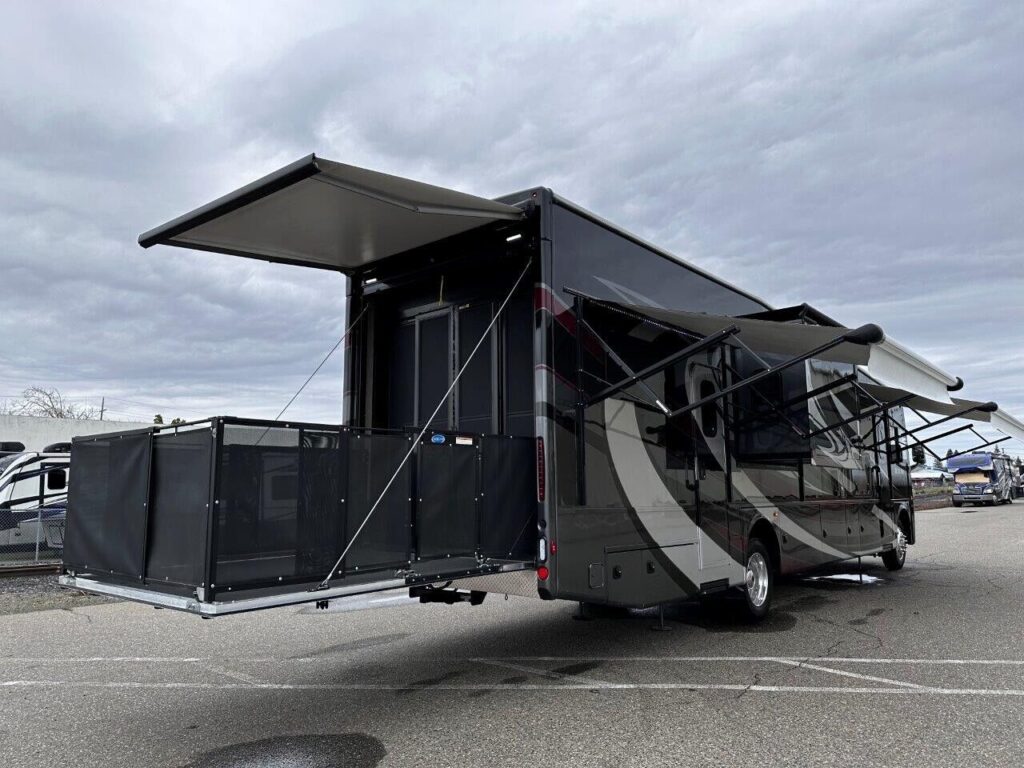 2020 THOR OUTLAW 38 MB CLASS A MOTORHOME "TOY HAULER" - True RV True RV