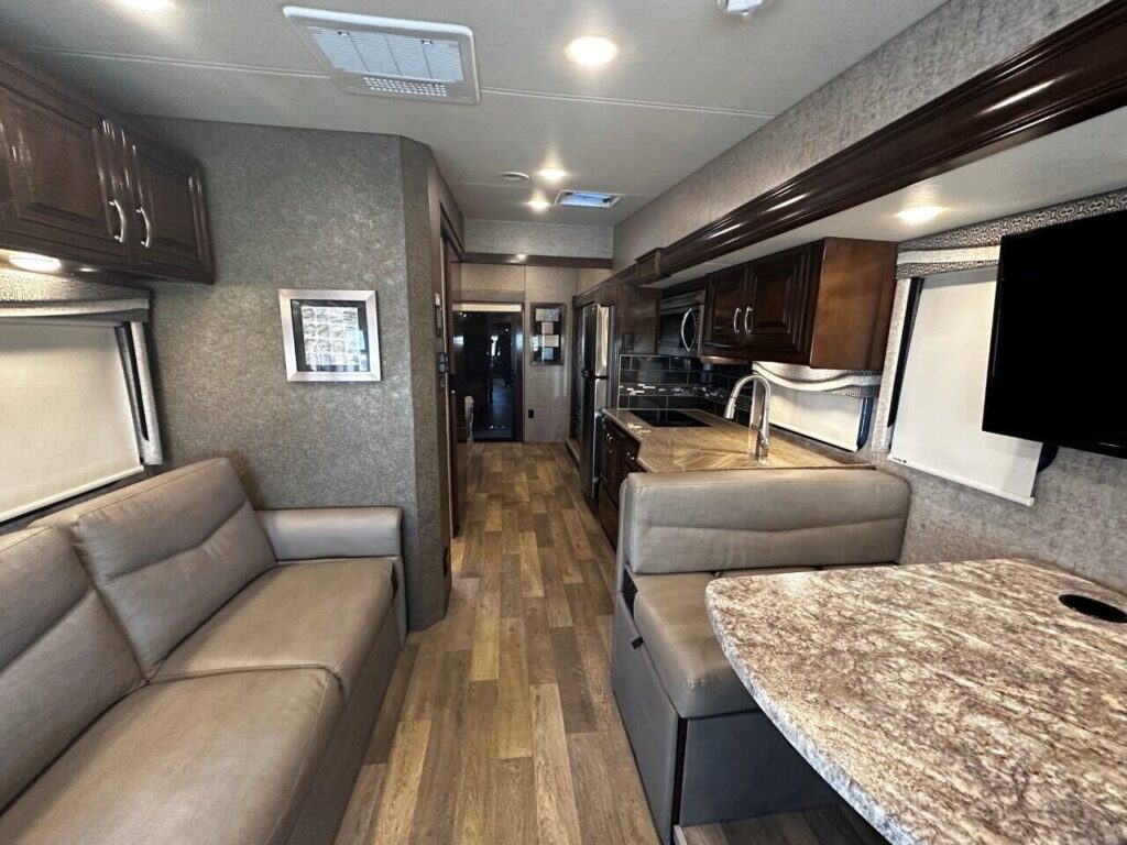 2020 THOR OUTLAW 38 MB CLASS A MOTORHOME "TOY HAULER" - True RV True RV