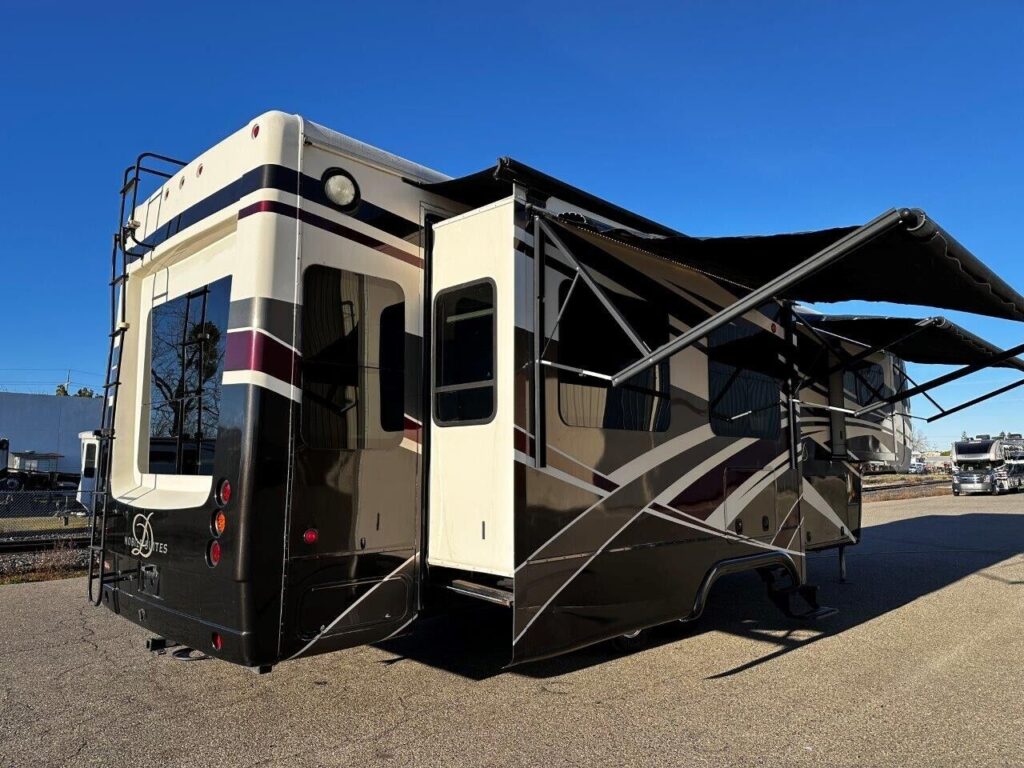 2016 DRV MOBILE SUITES 36 RSSB3 FIFTH WHEEL TRAVEL TRAILER - True RV