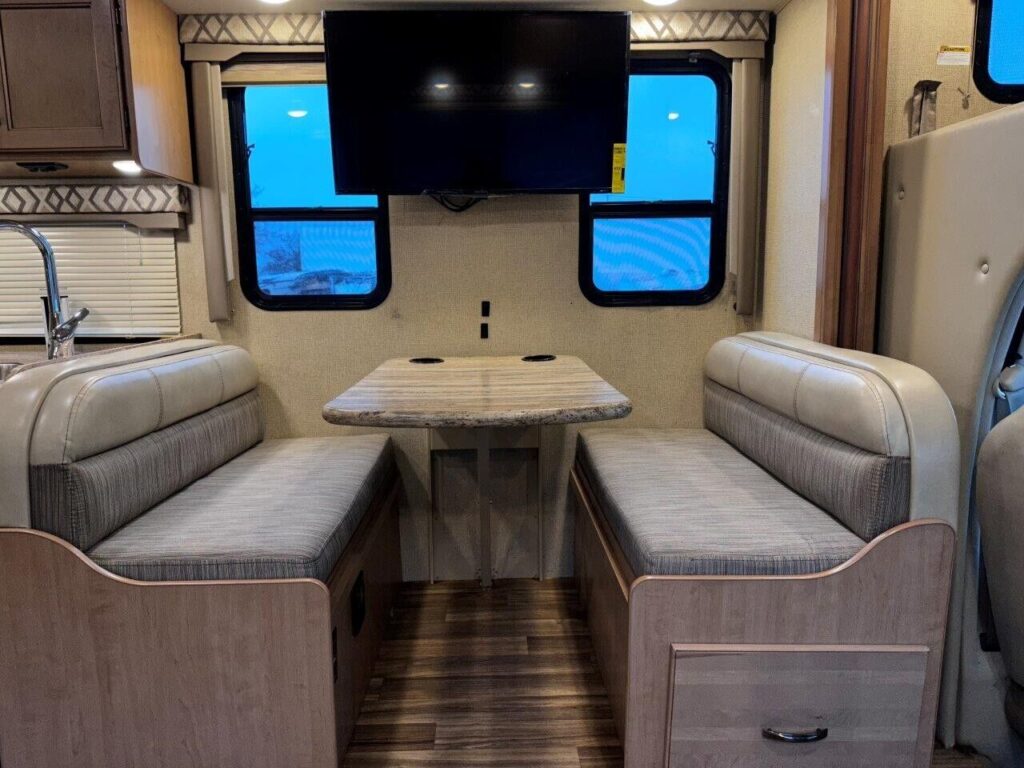 2019 THOR QUANTUM RW28 CLASS C MOTORHOME - True RV
