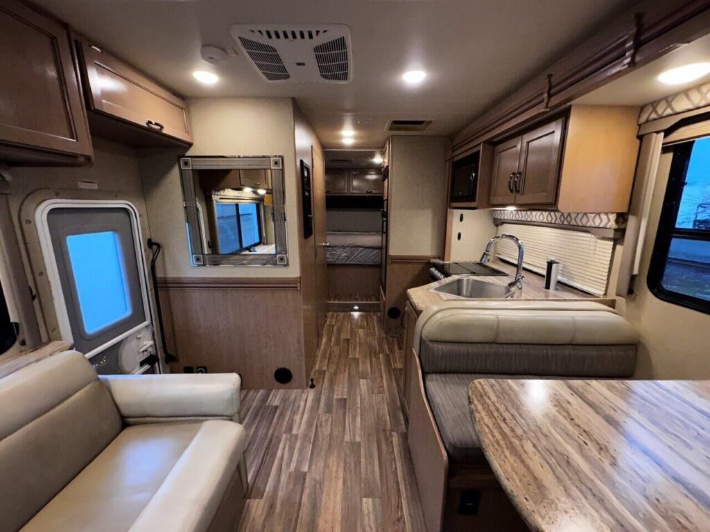 2019 THOR QUANTUM RW28 CLASS C MOTORHOME - True RV