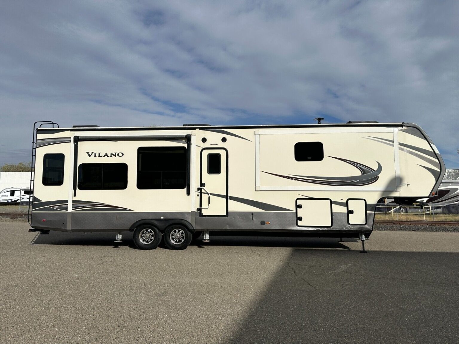2019 VANLEIGH VILANO 369FB FIFTH WHEEL TRAILER "BATH & HALF" - True RV ...