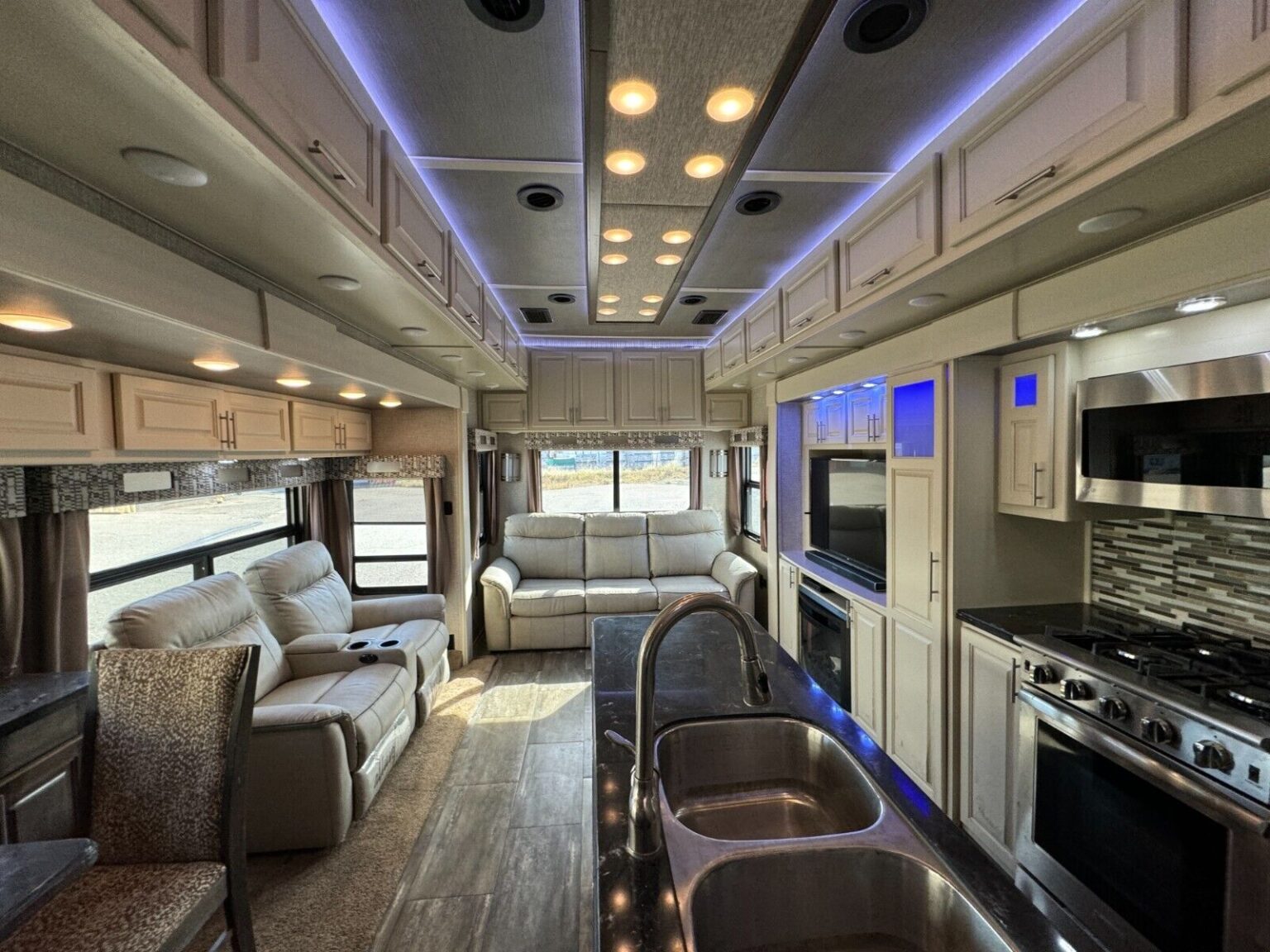 2018 LUXE ELITE 38GLS FIFTH WHEEL TRAILER "PROJECT" DRV - True RV True RV