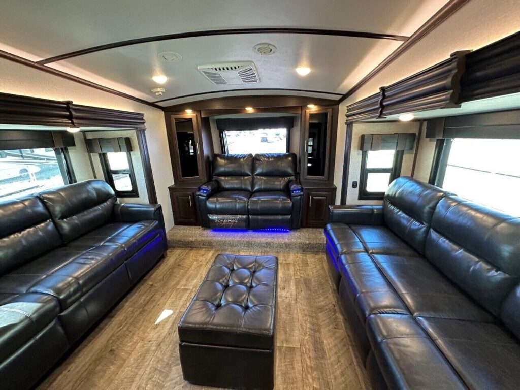 2019 JAYCO NORTH POINT 385THWS FIFTH WHEEL TOY HAULER TRAILER - True RV ...