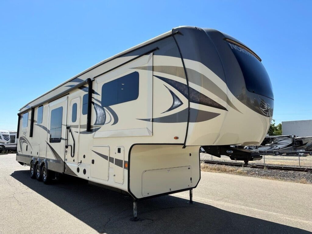 2019 JAYCO NORTH POINT 385THWS FIFTH WHEEL TOY HAULER TRAILER - True RV ...