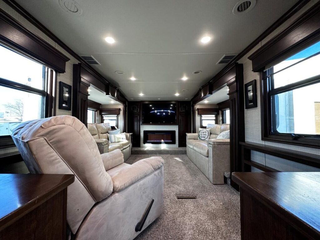2019 DRV MOBILE SUITES 44 NASHVILLE - True RV