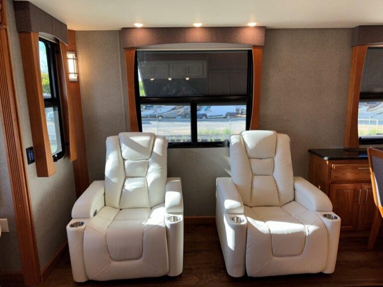 2021 NEW HORIZONS MAJESTIC CUSTOM FIFTH WHEEL TRAILER - True RV