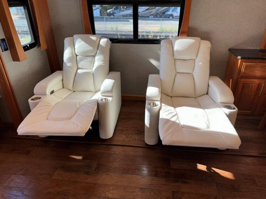 2021 NEW HORIZONS MAJESTIC CUSTOM FIFTH WHEEL TRAILER - True RV