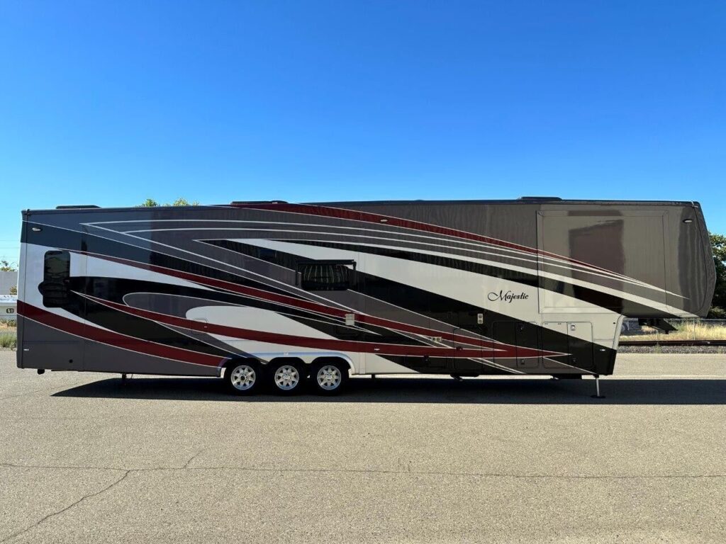 2021 NEW HORIZONS MAJESTIC CUSTOM FIFTH WHEEL TRAILER - True RV