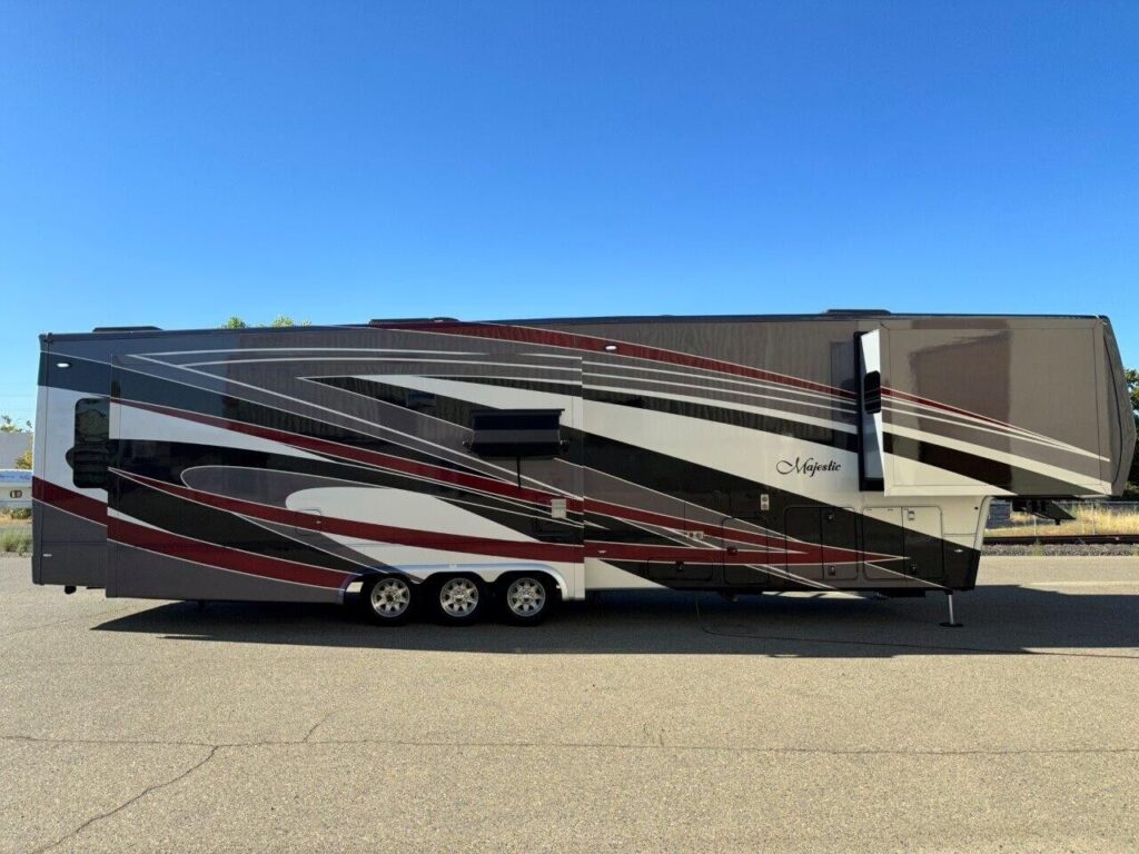 2021 NEW HORIZONS MAJESTIC CUSTOM FIFTH WHEEL TRAILER - True RV