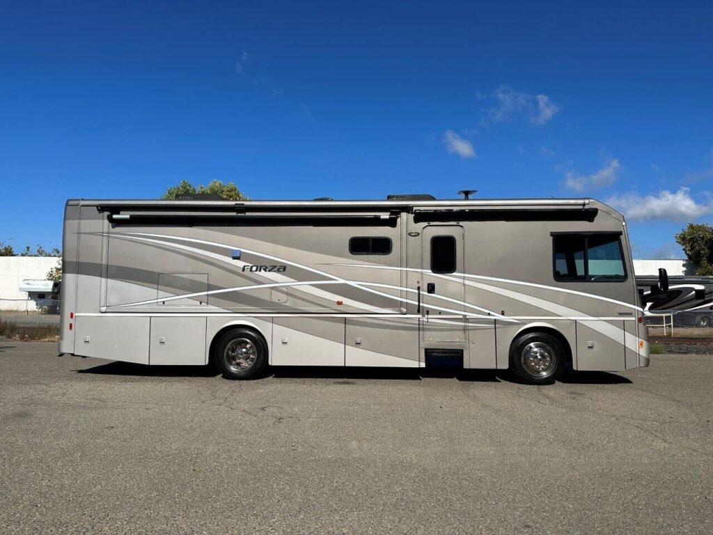 2018 WINNEBAGO FORZA 34T CLASS A DIESEL PUSHER MOTORHOME - True RV True RV