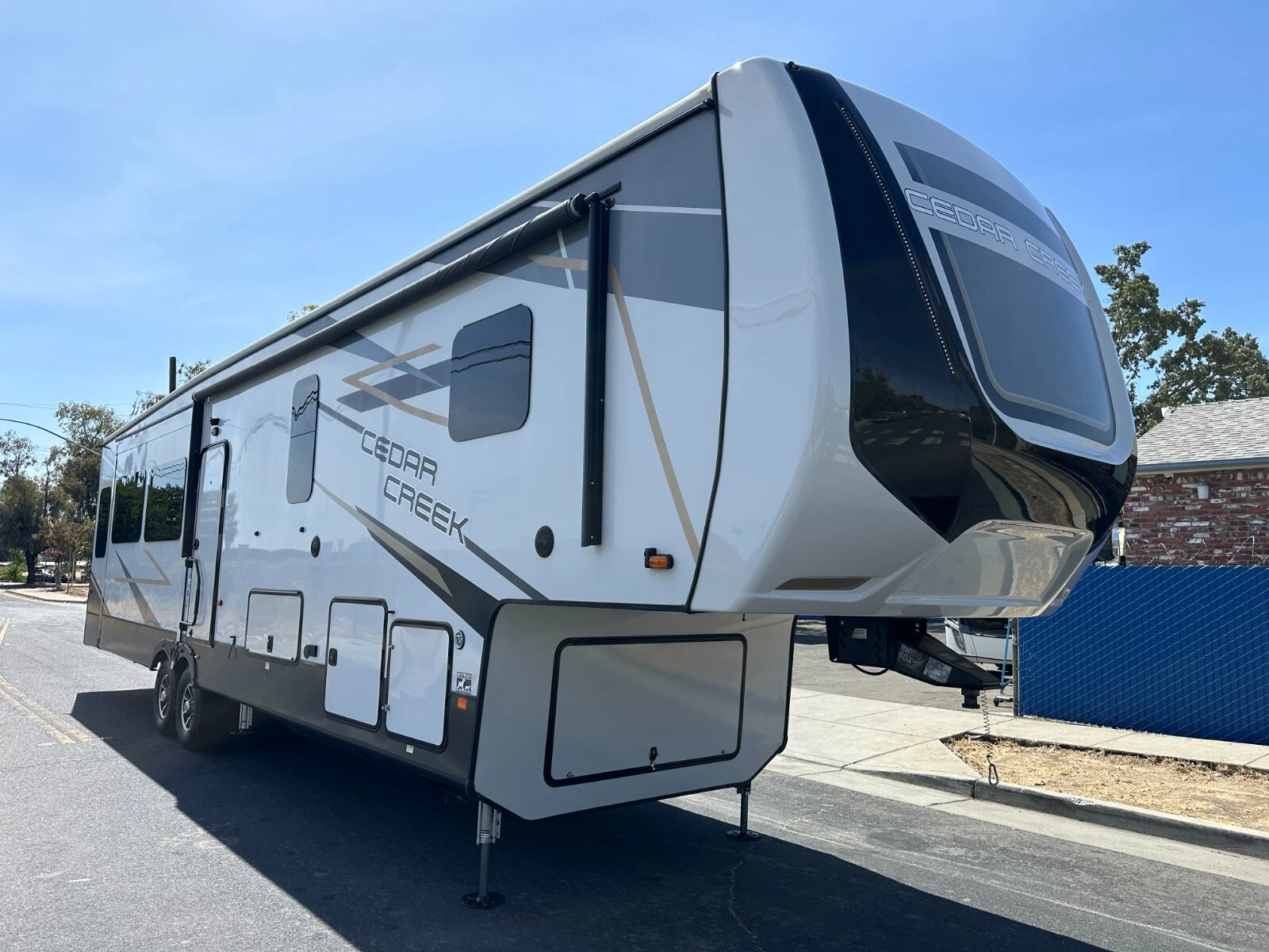 2021 FOREST RIVER CEDAR CREEK 377BH FIFTH WHEEL TRAILER "MID BUNK ...