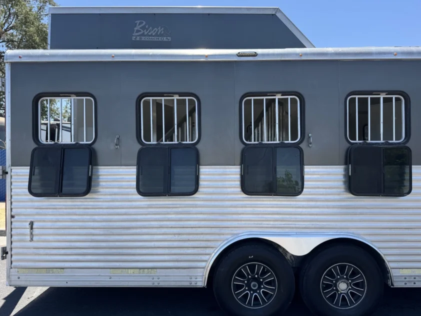 2017 BISON COACH LAREDO 4 HORSE WITH LIVING QUARTERS “SLIDE-OUT” - True RV True RV