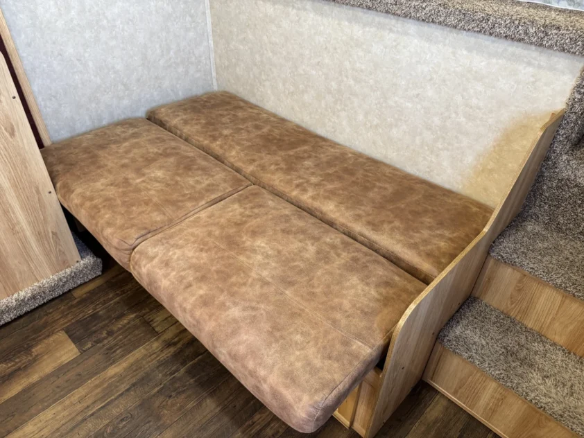 2017 BISON COACH LAREDO 4 HORSE WITH LIVING QUARTERS “SLIDE-OUT” - True RV True RV